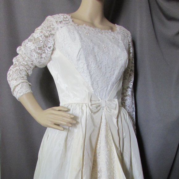 Dresses | Sale Lovely 196 Era Wedding Gown Candlelight Satin Lace ...